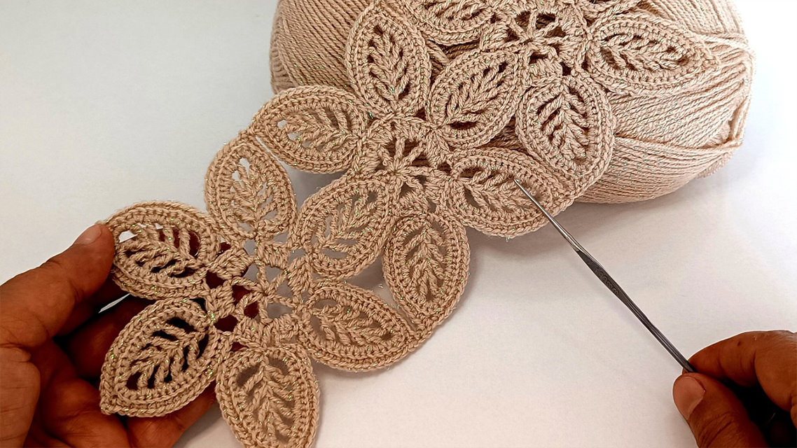 Crochet Simple Flower Motif: A Timeless Pattern - CrochetBeja
